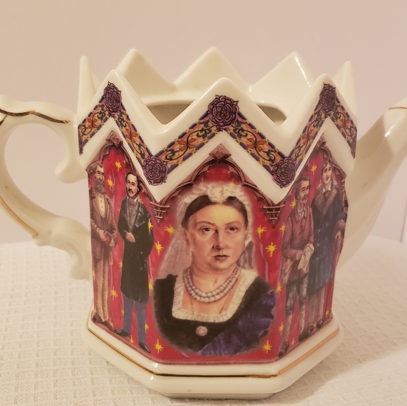 James Sadler | Kitchen | James Sadler Queen Elizabeth I Teapot Kings ...